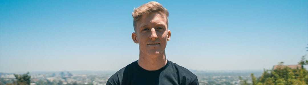 Tfue Setup - Streaming and Gaming Gear | StreamerStartup
